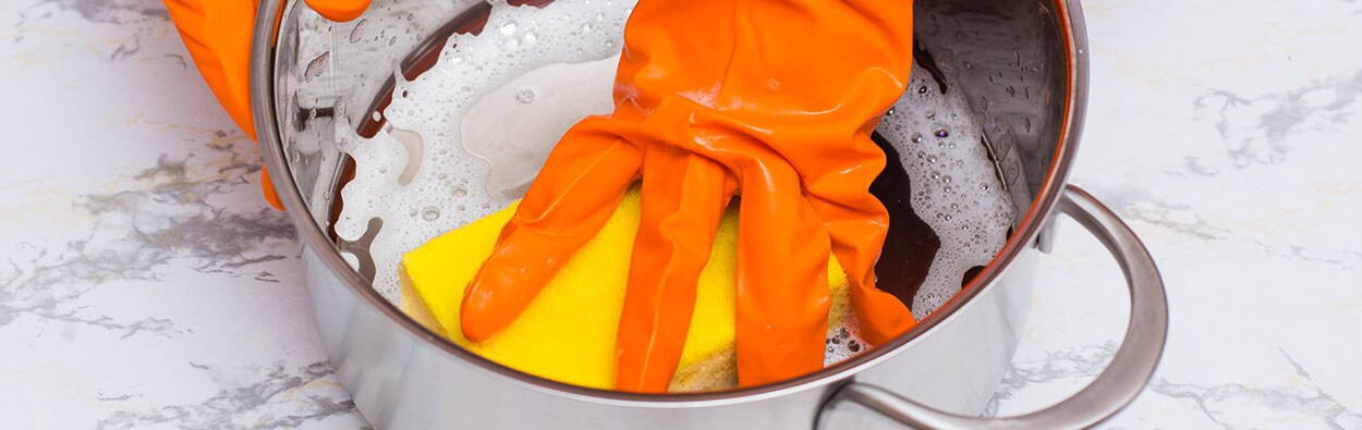 How to Clean Pots and Pans